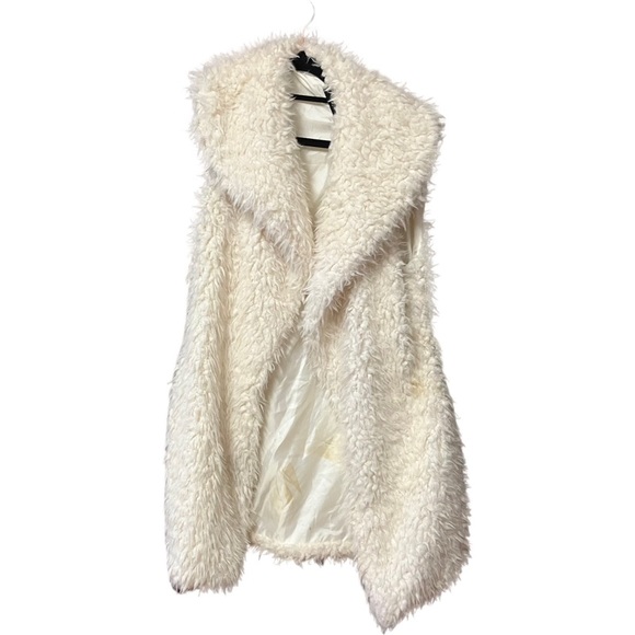 Me Jane | Jackets & Coats | Fuzzy Vest | Poshmark